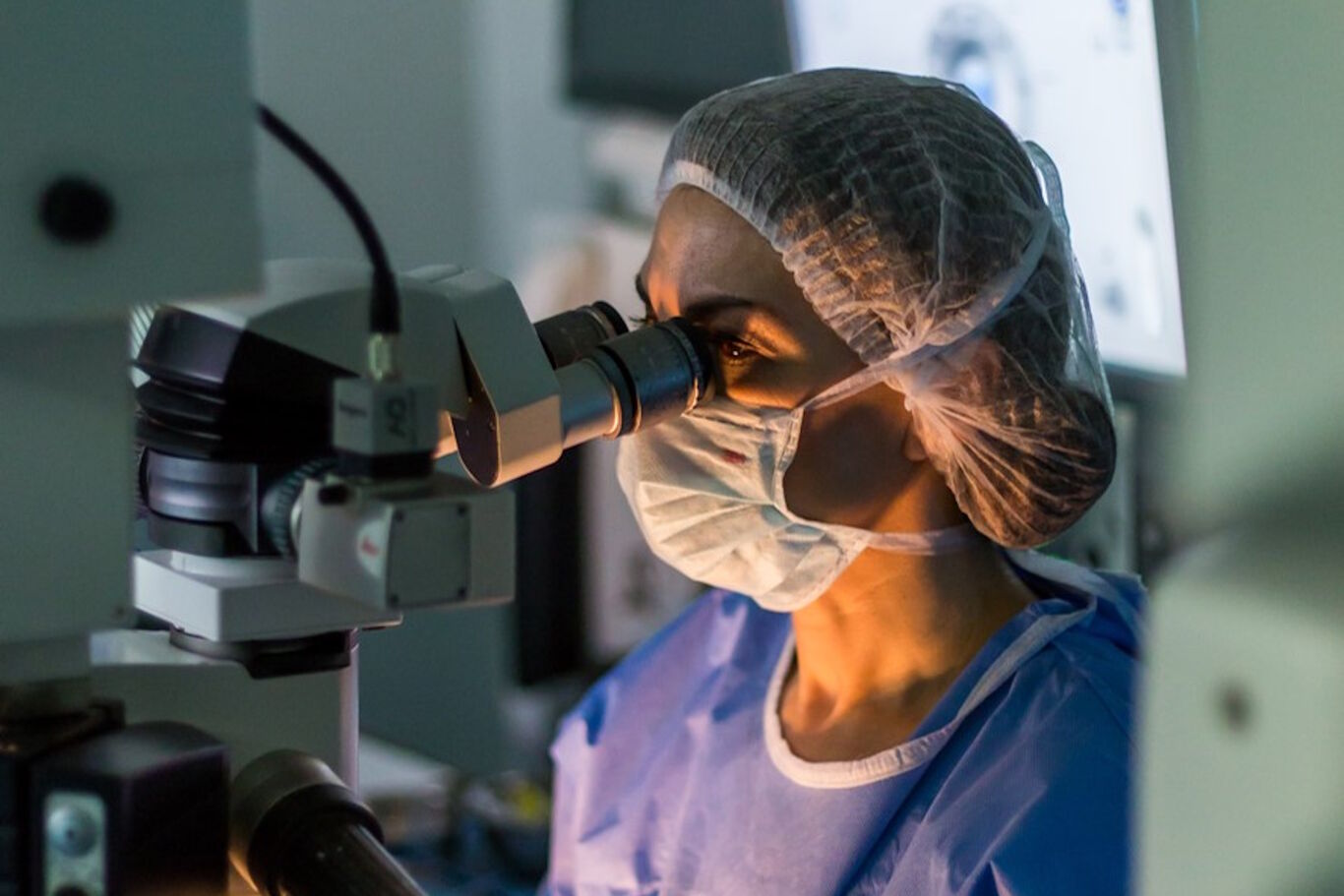 How Intraoperative OCT Helps Gain Greater Insight in Glaucoma Surgery ...