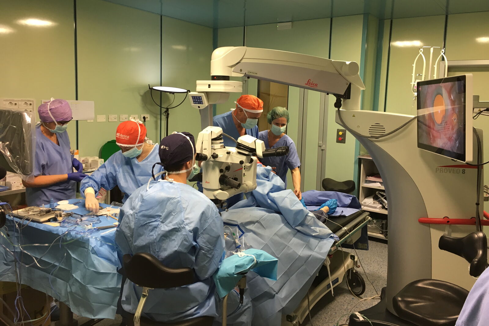 How to Select a Microscope for Cataract Surgery | Learn & Share | Leica ...