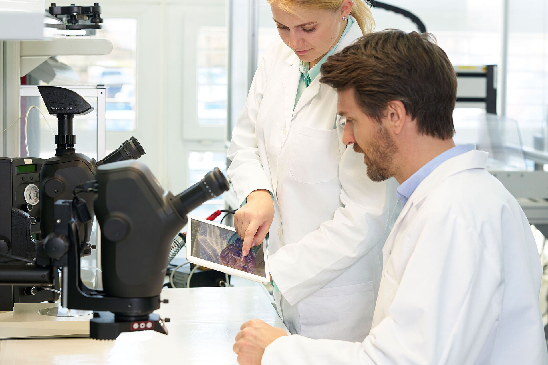 Ivesta 3 Greenough Stereo Microscopes | Products | Leica Microsystems