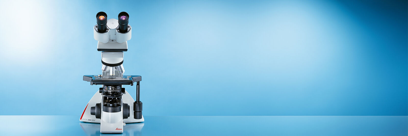 DM1000 Uniquely Ergonomic System Microscope | Products | Leica Microsystems