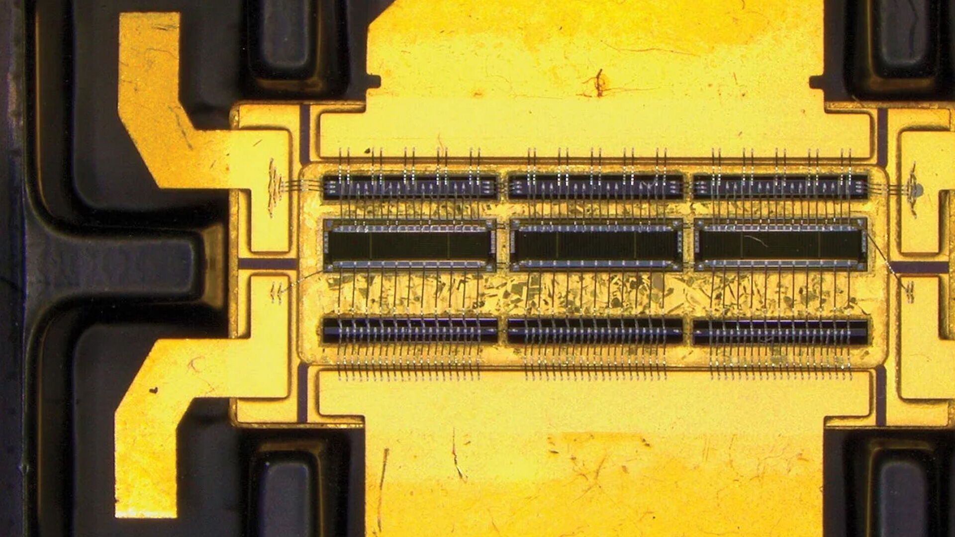 Assembly & Rework Microscopes | Applications | Leica Microsystems
